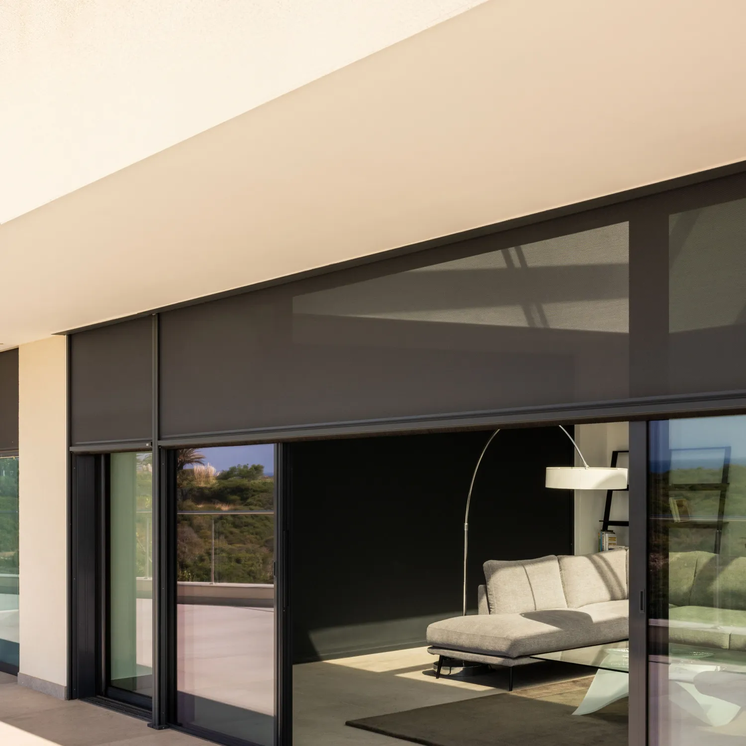 Vorbautextilscreens als Zipscreen oder Rollscreen